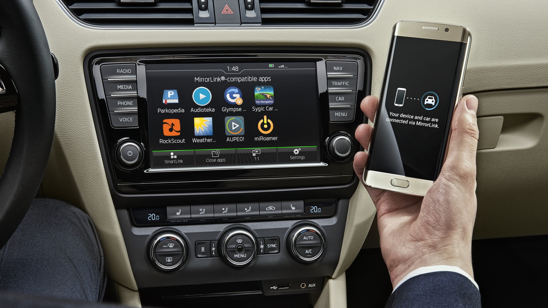 Wireless data flow from smartphone: ŠKODA presents Wireless MirrorLink ...
