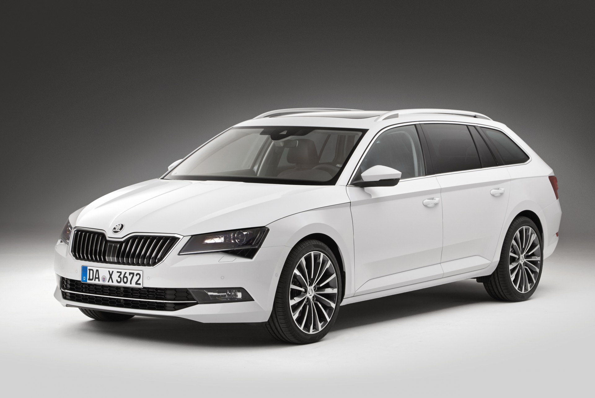 ŠKODA Superb Combi vyhrála cenu ‚Red Dot Award‘ za vynikající ...