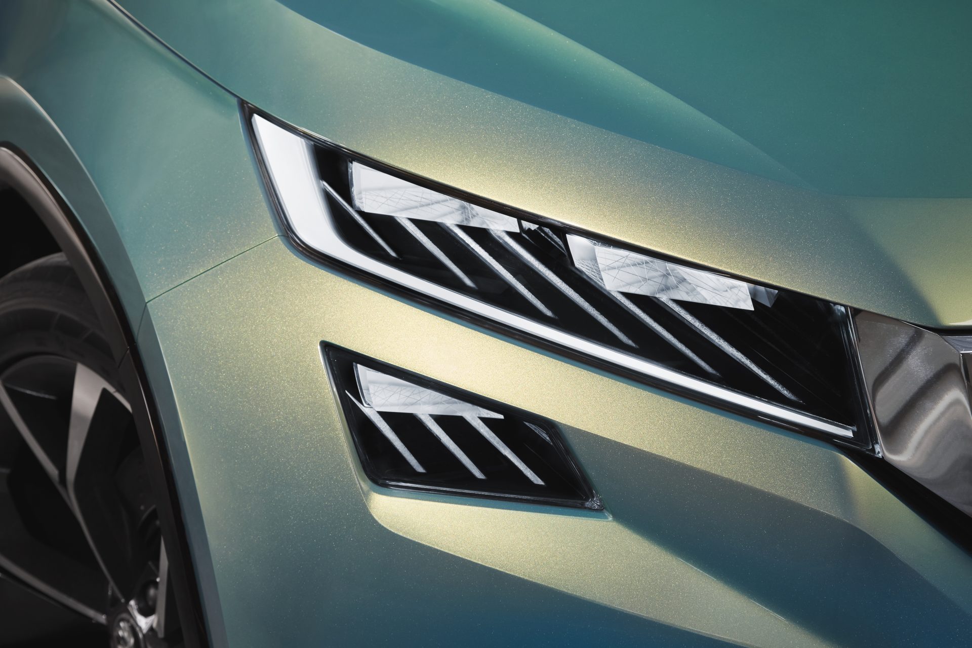 06_front_lights - Škoda Storyboard