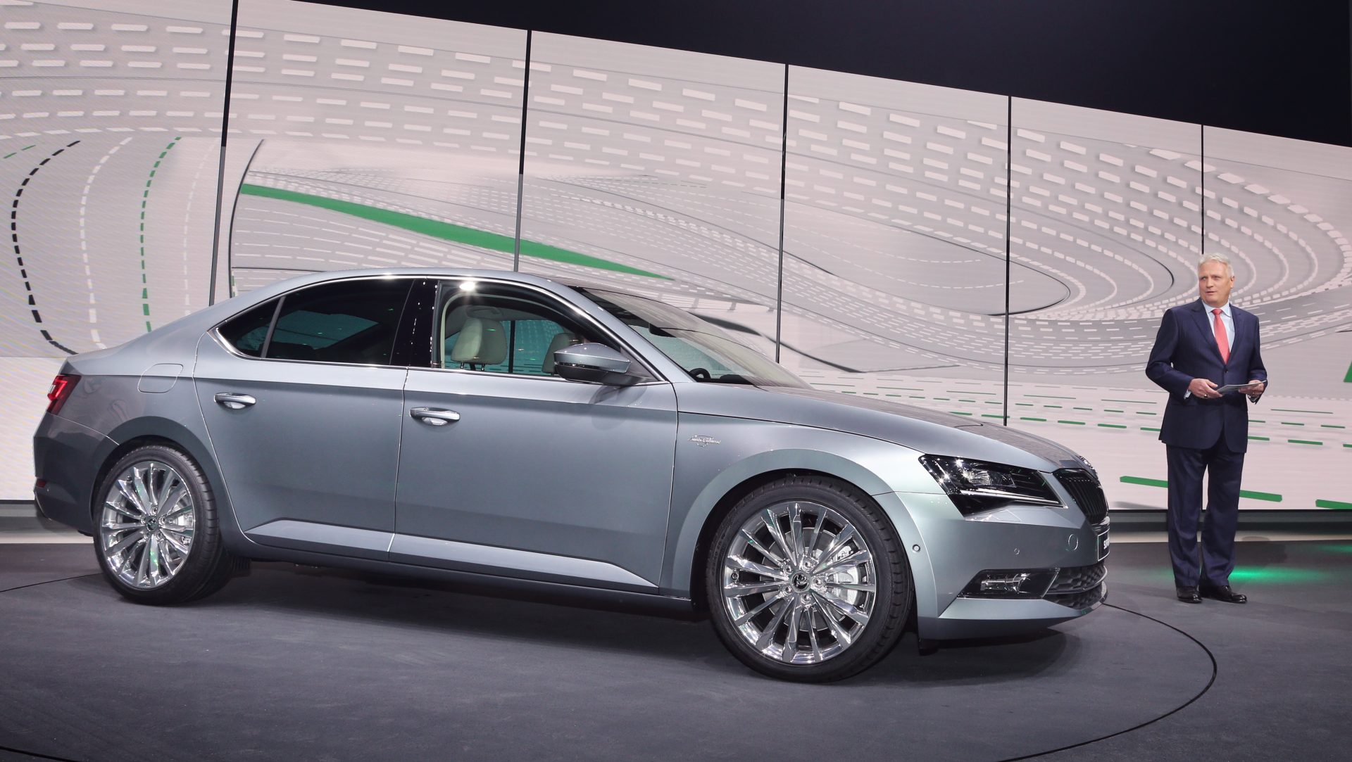 The new ŠKODA Superb: Emotionally rich appearance at the Volkswagen ...