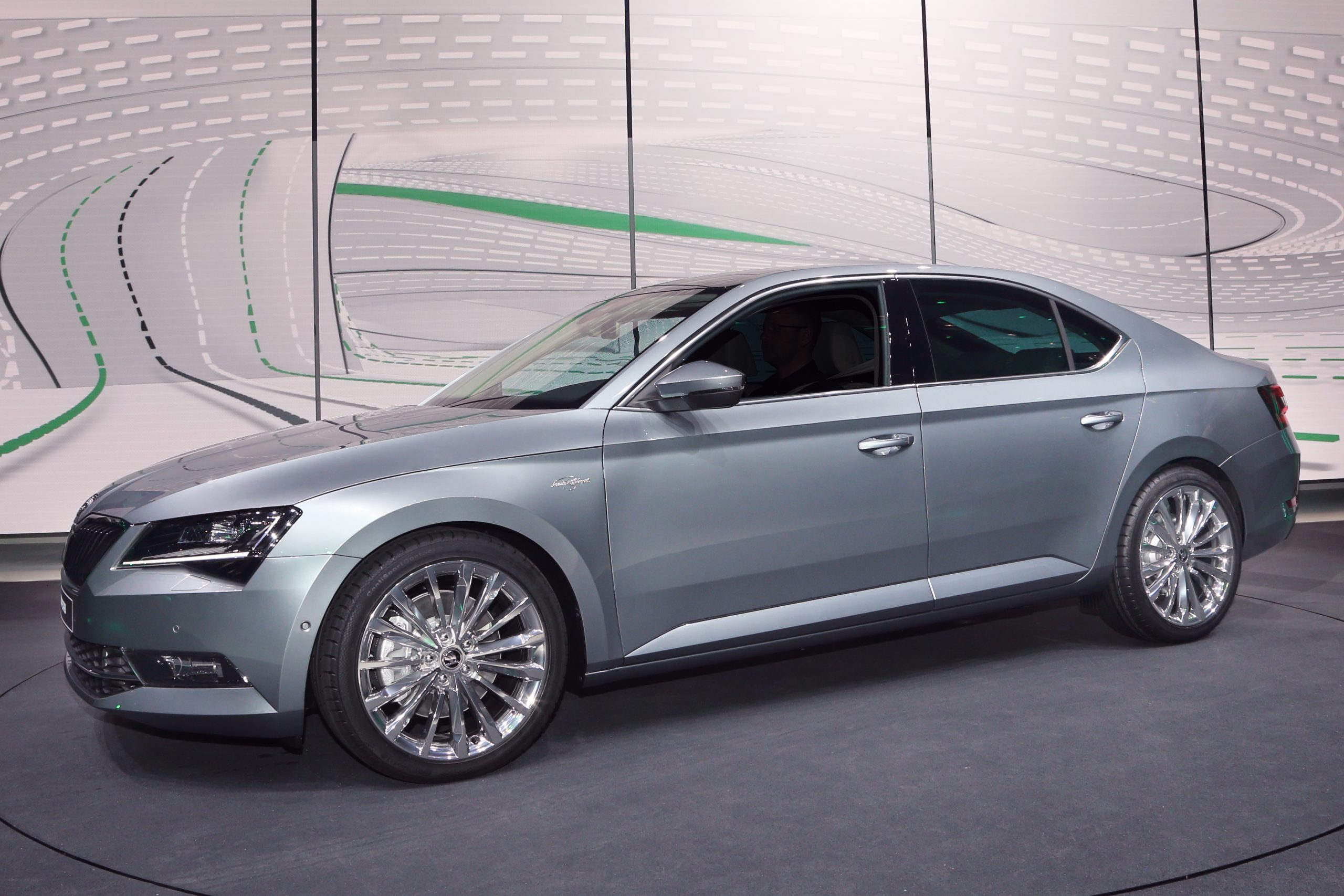 The new ŠKODA Superb: Emotionally rich appearance at the Volkswagen ...