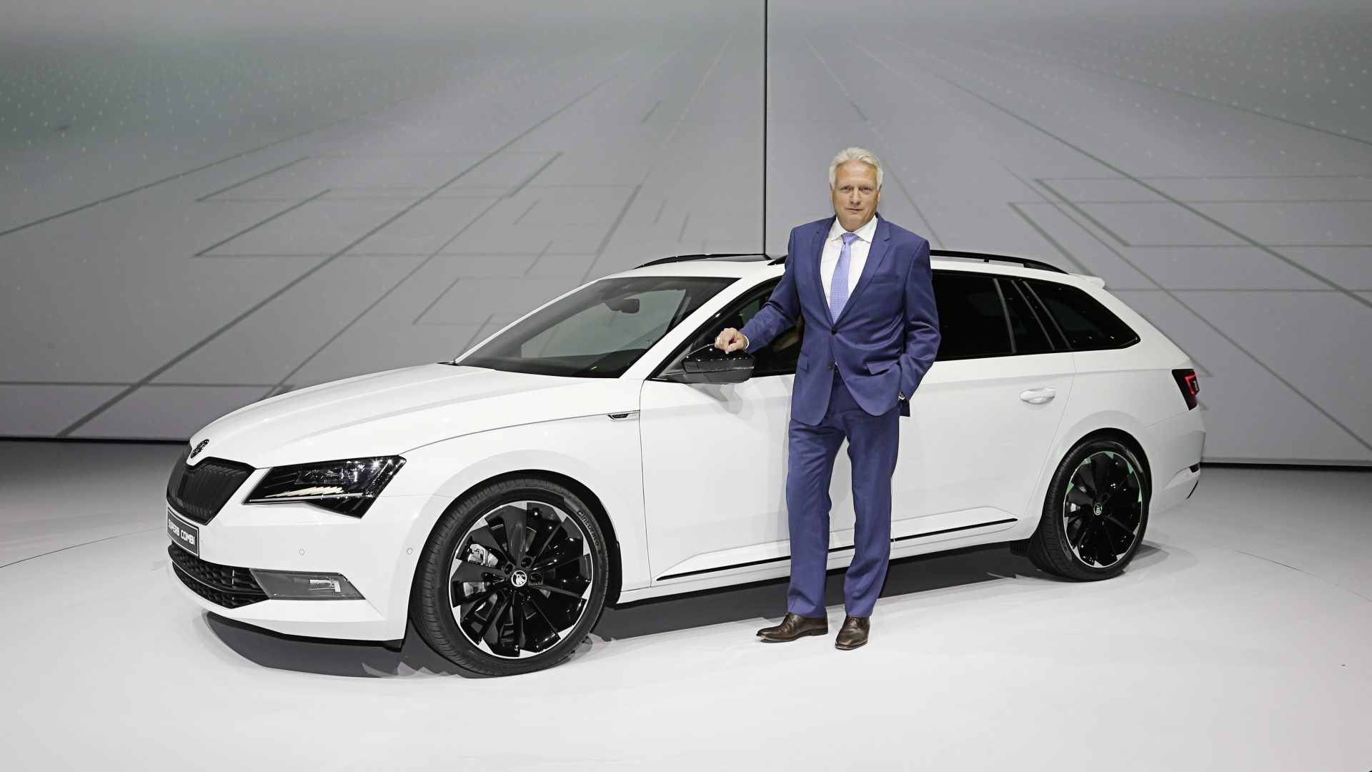 Superb’s Sporty Side: ŠKODA Superb Combi SportLine Debut on Eve of IAA ...