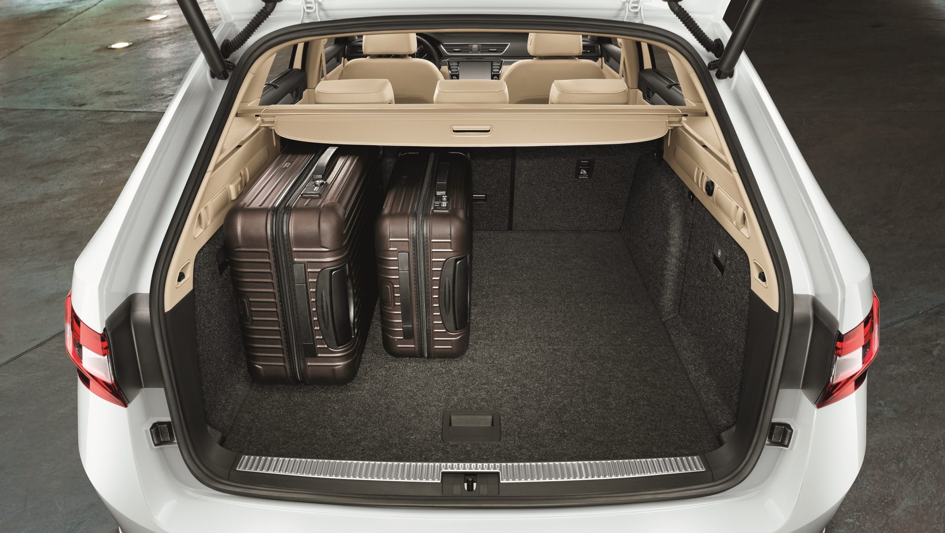 The new ŠKODA Superb Estate gives the rest the boot - Škoda Storyboard