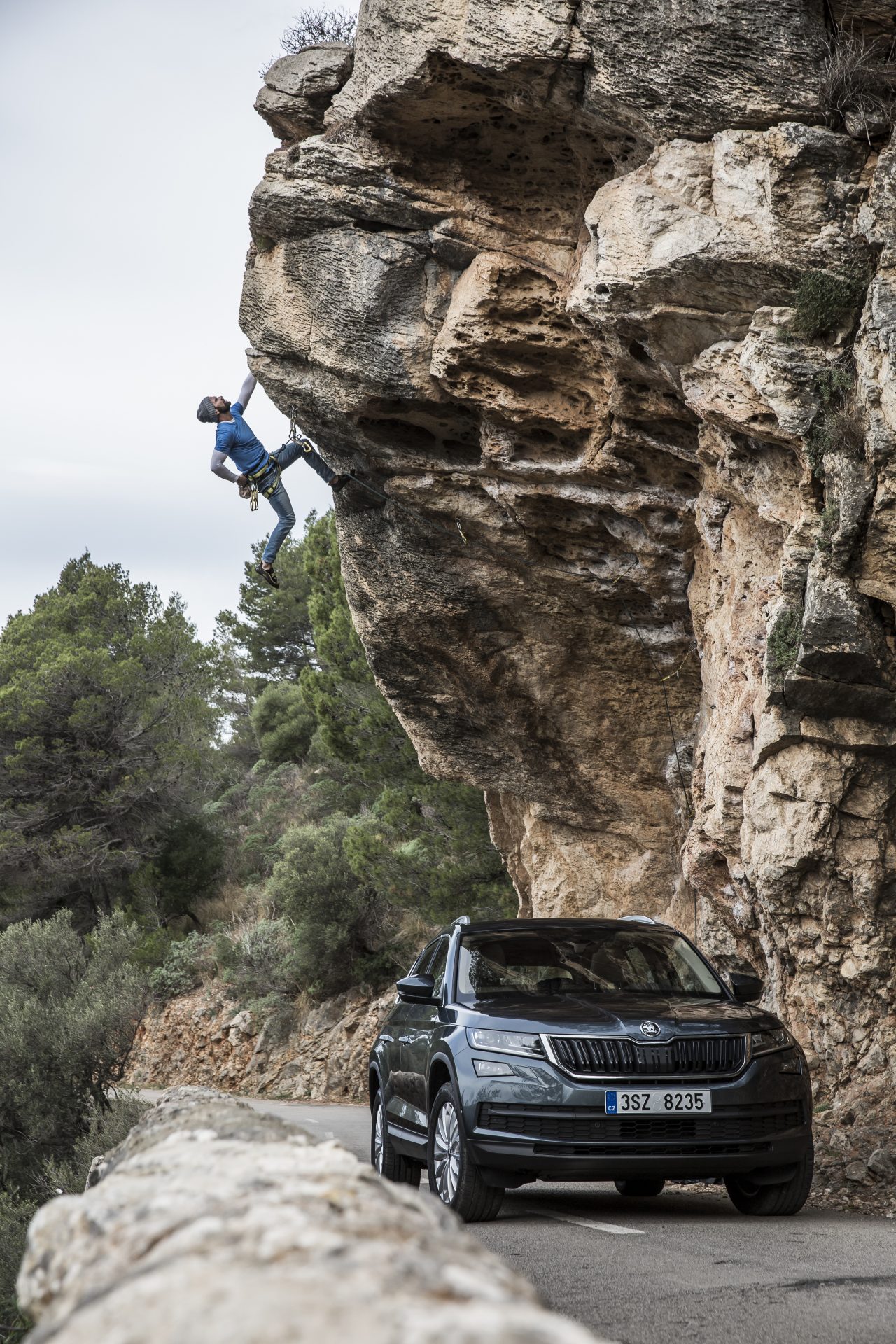 ŠKODA KODIAQ on the unpaved verge - Škoda Storyboard