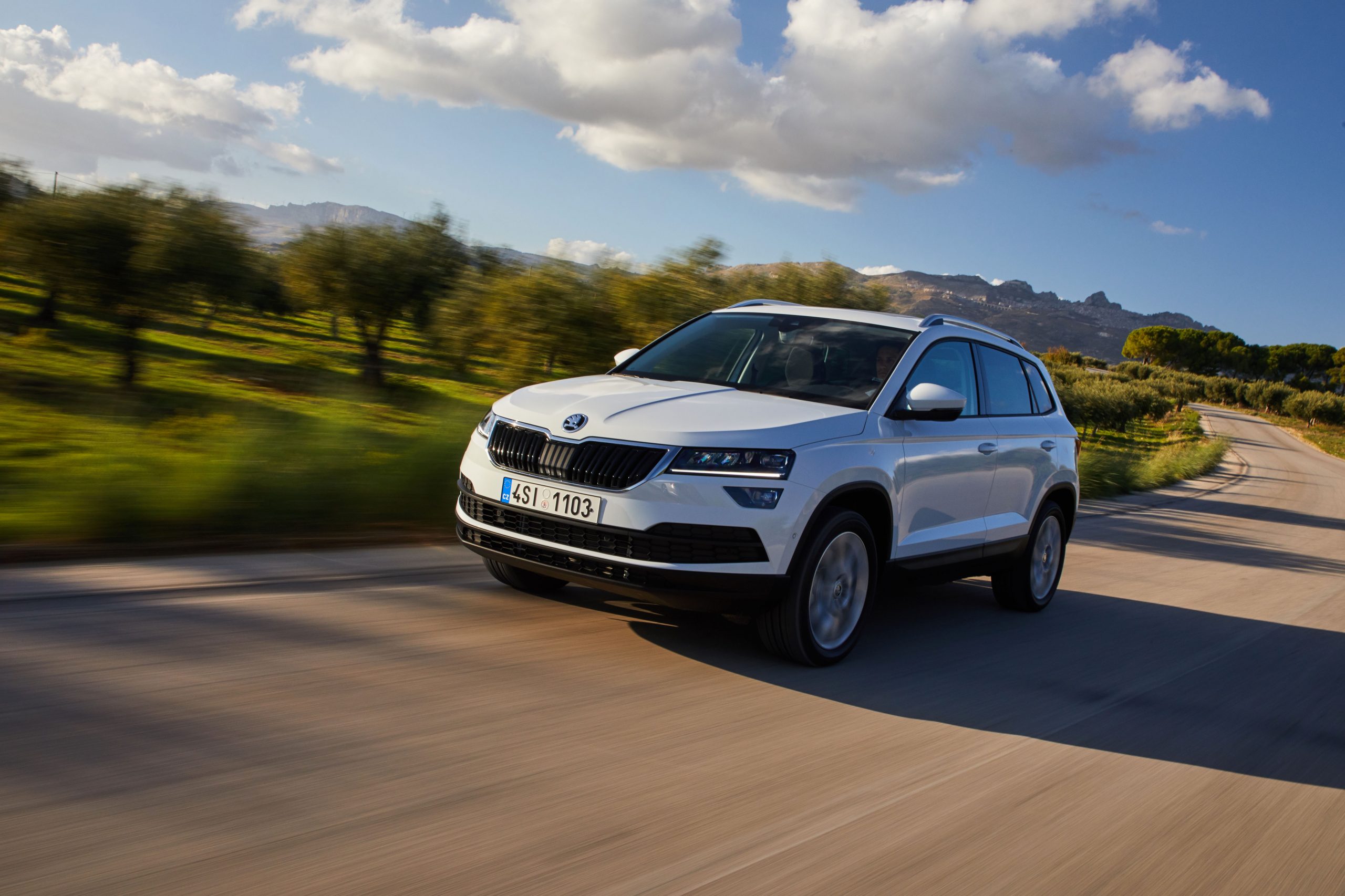 The ŠKODA KAROQ: New compact SUV with lots of space and state-of-the ...