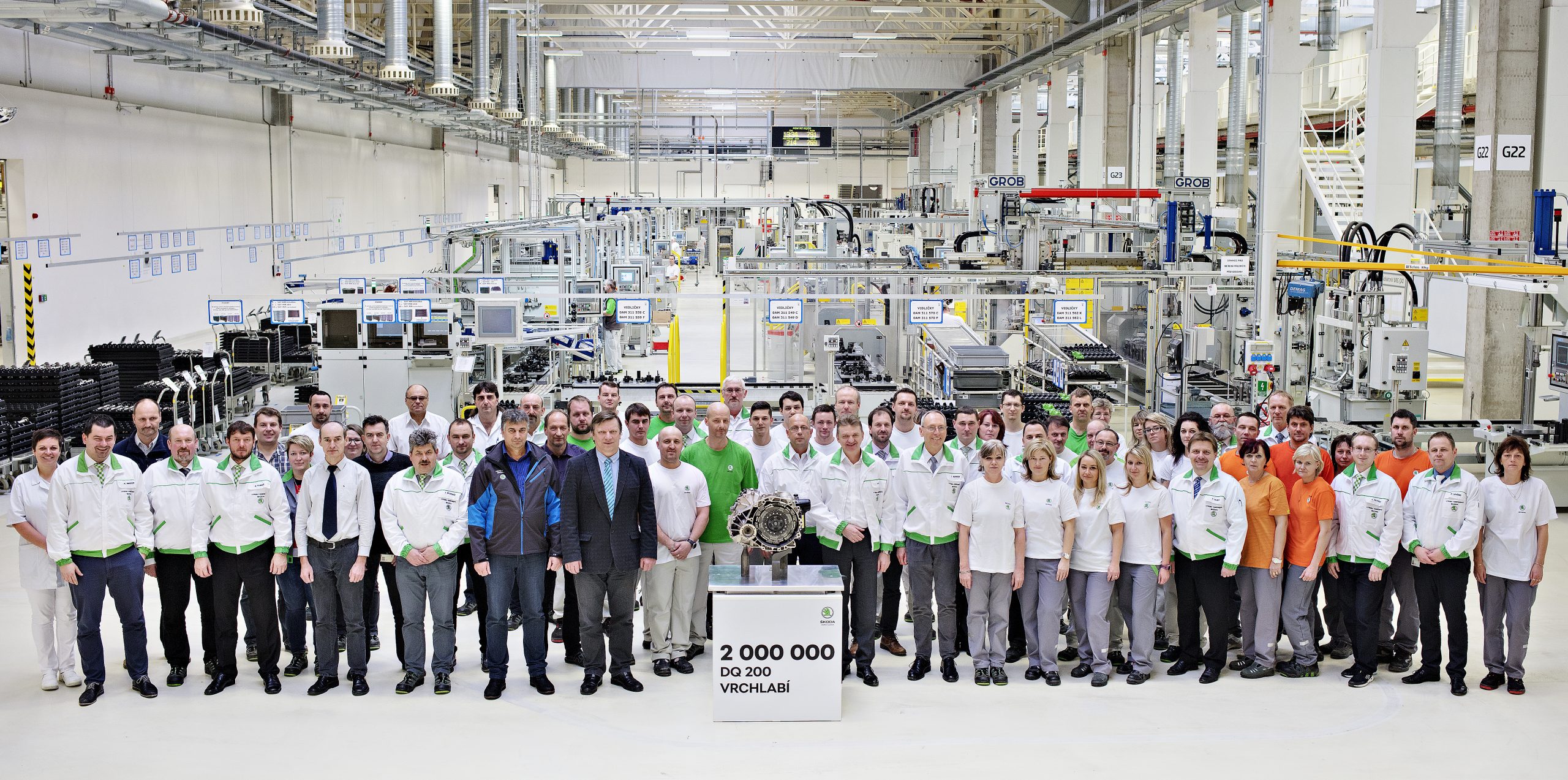 Video: ŠKODA AUTO uses fully autonomous transport robot at Vrchlabí ...