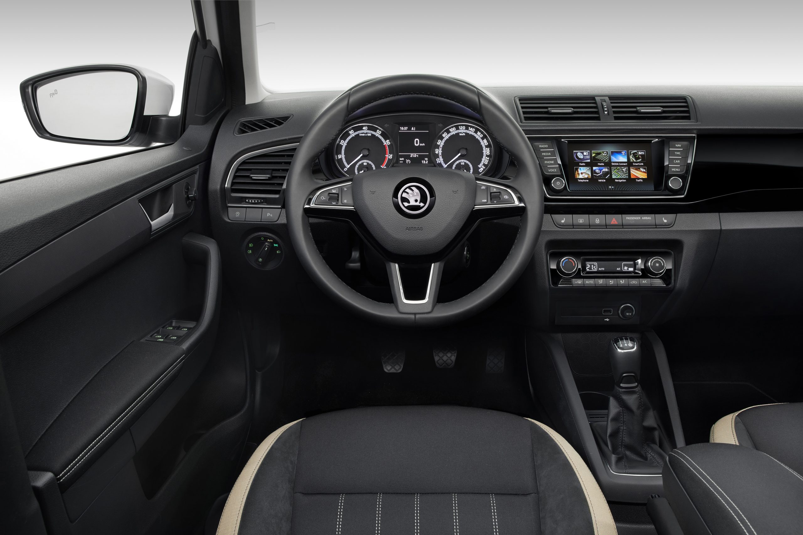Interior: A generous amount of space thanks to sophisticated design ...