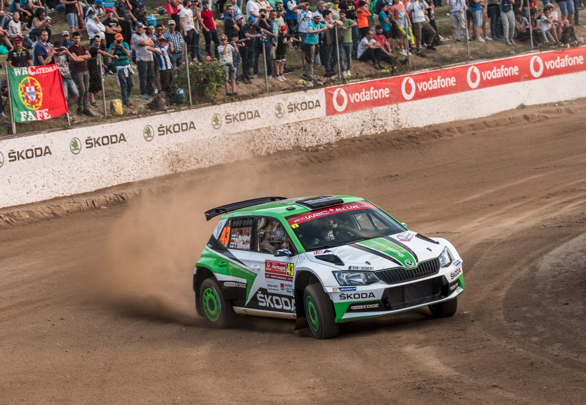 Portugalská rally: Jezdce ŠKODA Pontuse Tidemanda a Juusa Nordgrena ...