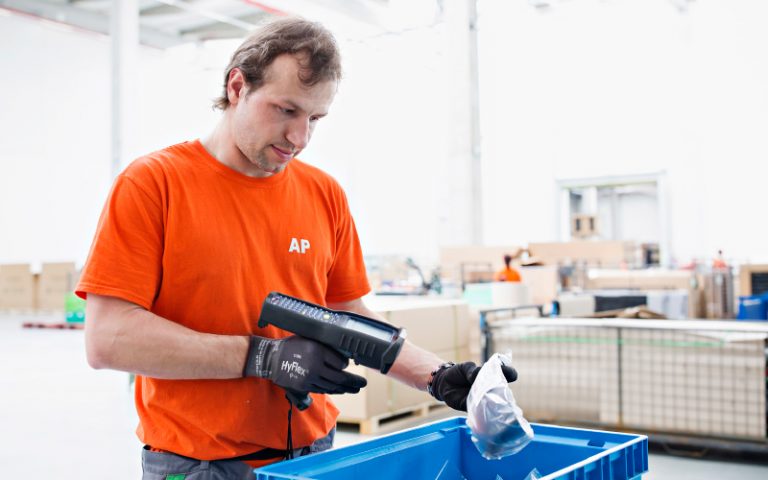 360° Tour of the Huge ŠKODA Parts Warehouse - Škoda Storyboard