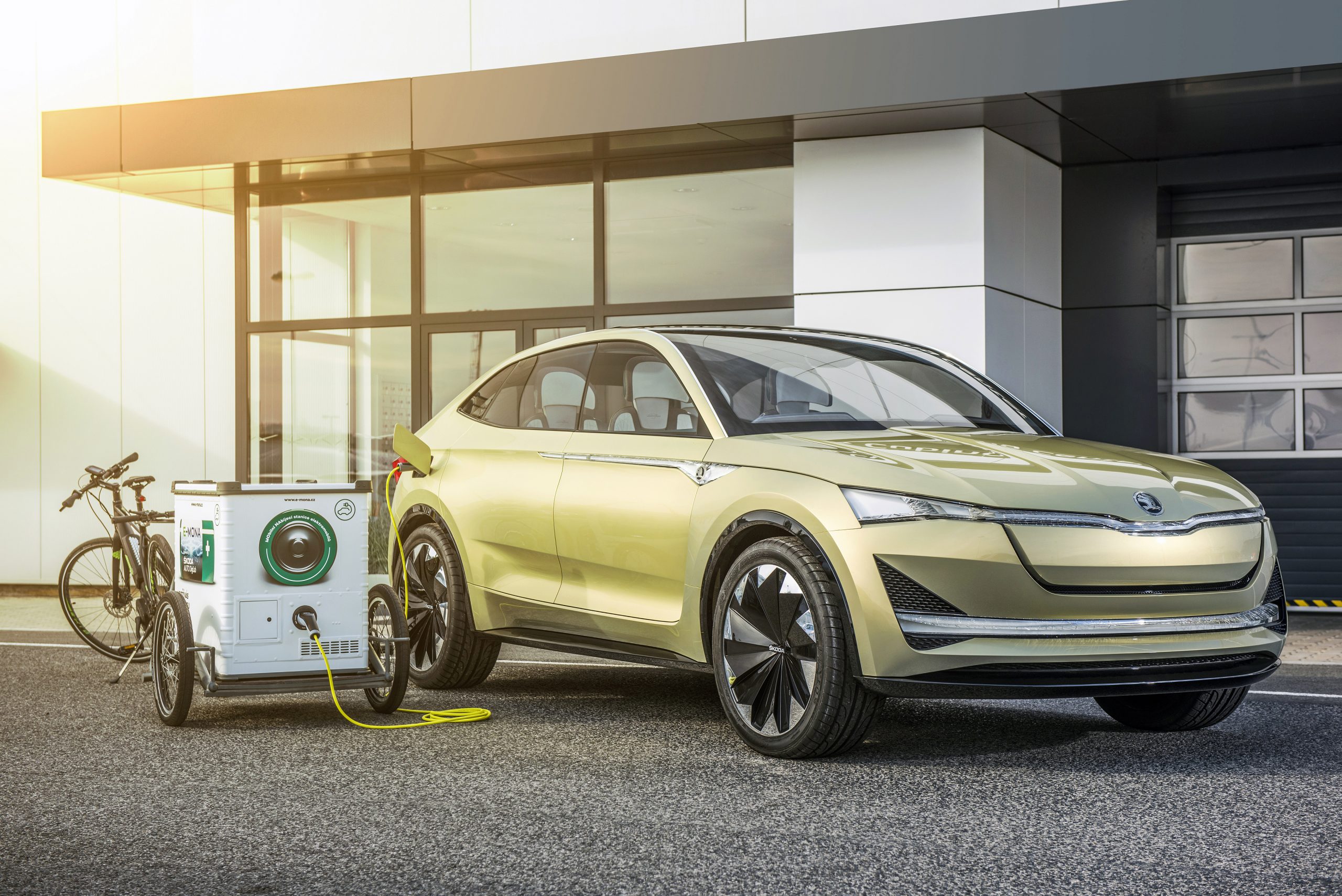 Types of Electric Vehicles – Do You Know Them All? - Škoda Storyboard