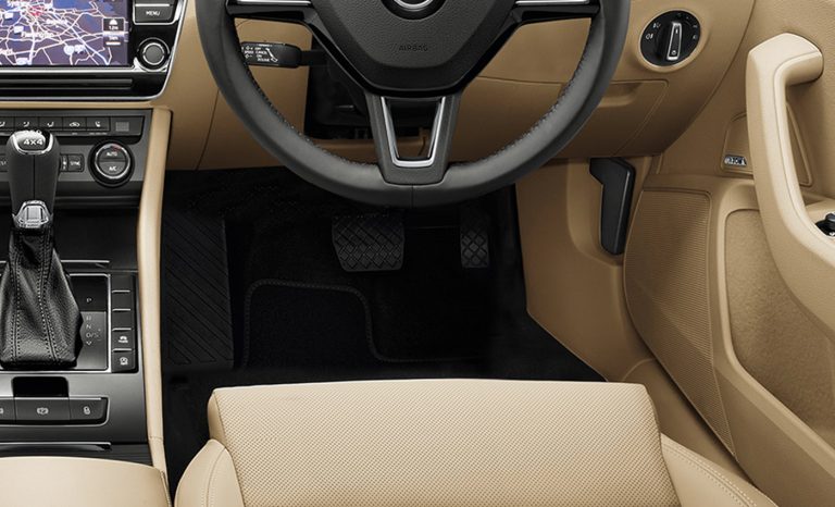 Steering Wheel on the Right? No, on the Left! But Why? - Škoda Storyboard