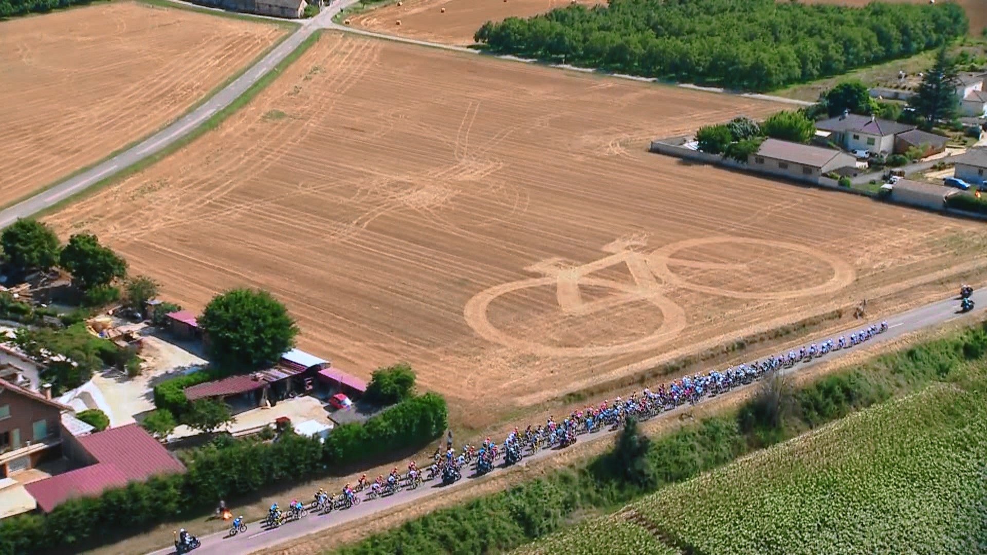 ŠKODA Design creates trophies for 2019 Tour de France winners - Škoda ...