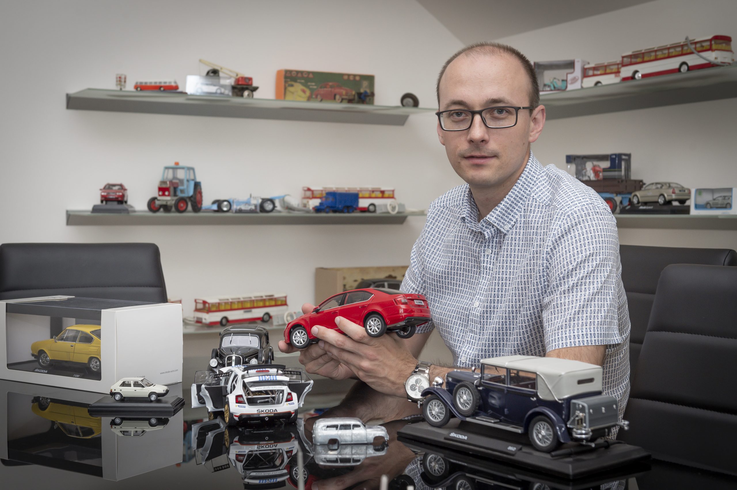 A Unique Look at How ŠKODA Model Cars are Made - Škoda Storyboard