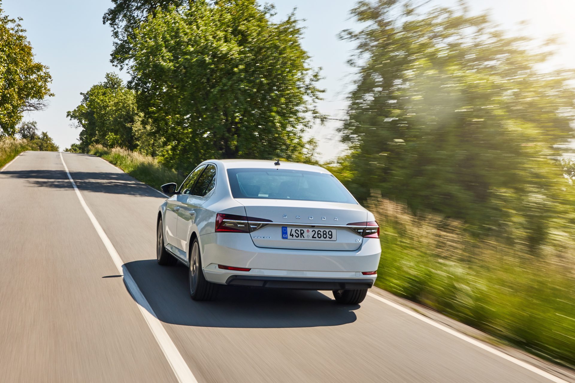 ŠKODA SUPERB iV: the first ŠKODA plug-in hybrid - Škoda Storyboard