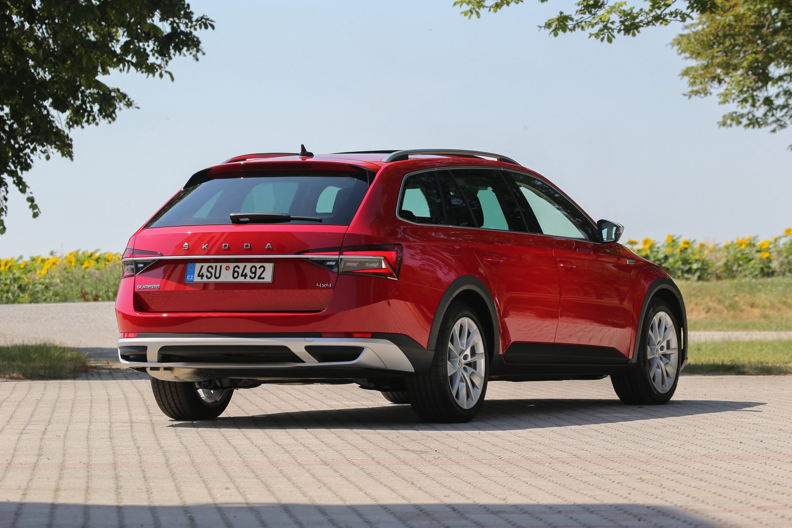 ŠKODA SUPERB SCOUT - Škoda Storyboard