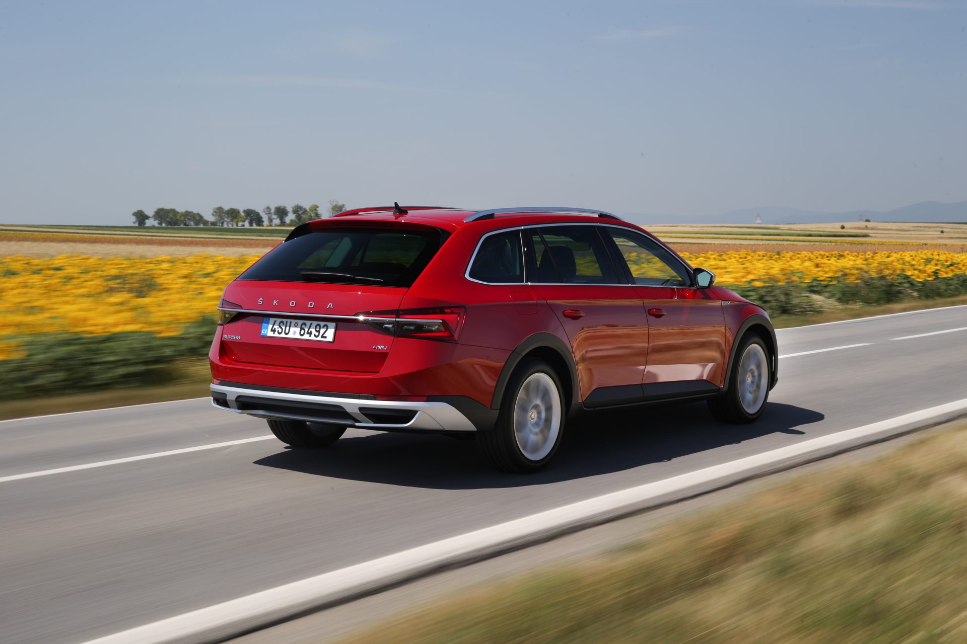 ŠKODA SUPERB SCOUT: the flagship with an adventurous look - ŠKODA ...