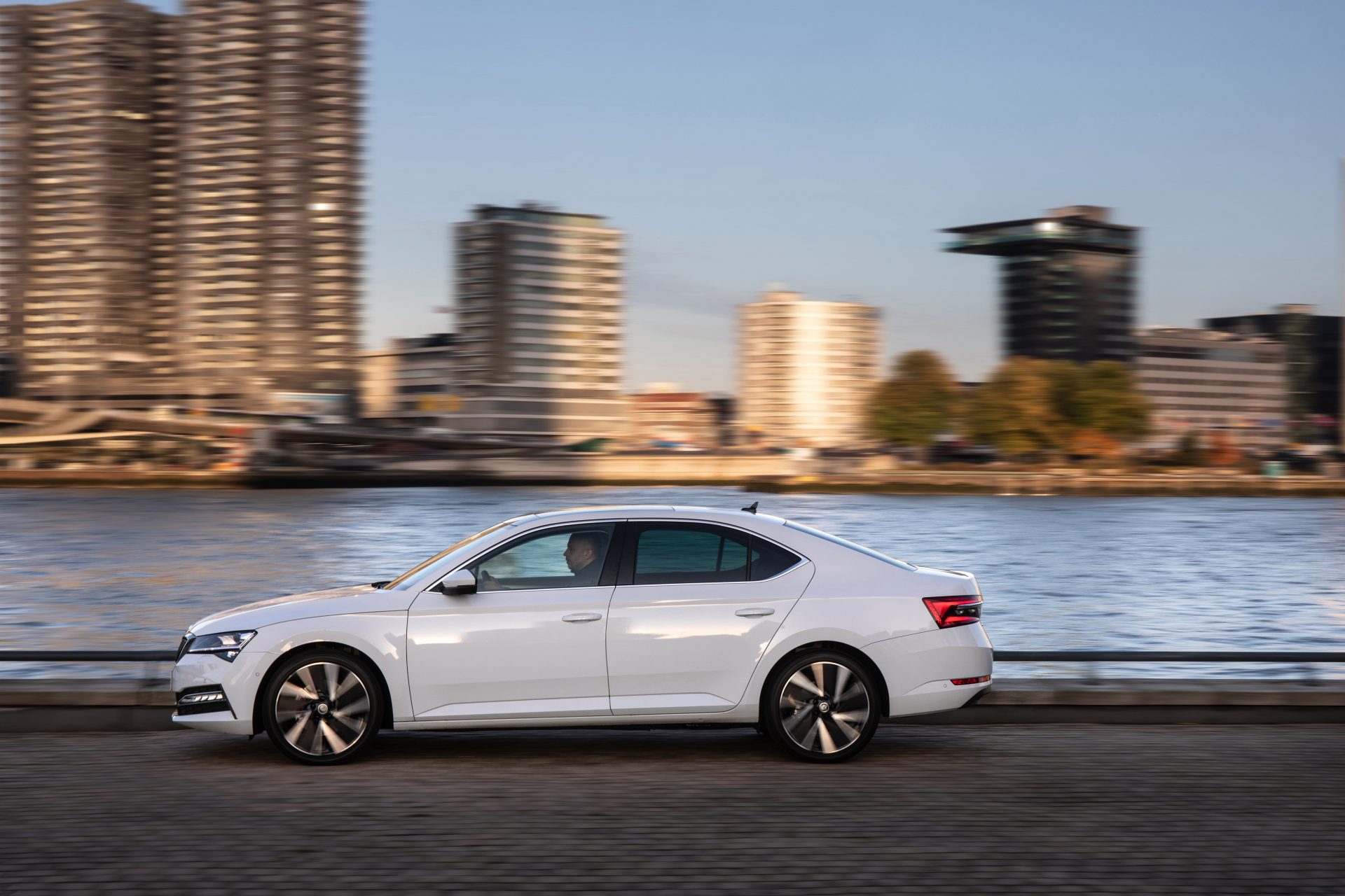 ŠKODA SUPERB iV - Škoda Storyboard