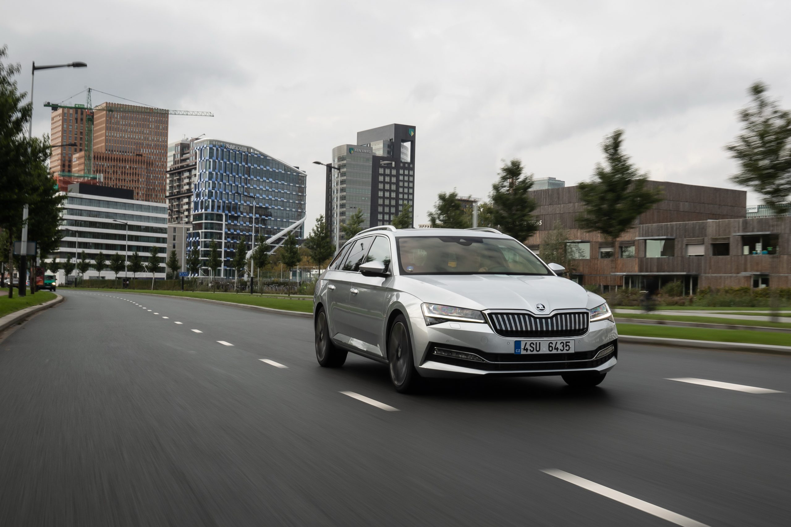 ŠKODA SUPERB iV: a flagship model for two worlds - Škoda Storyboard