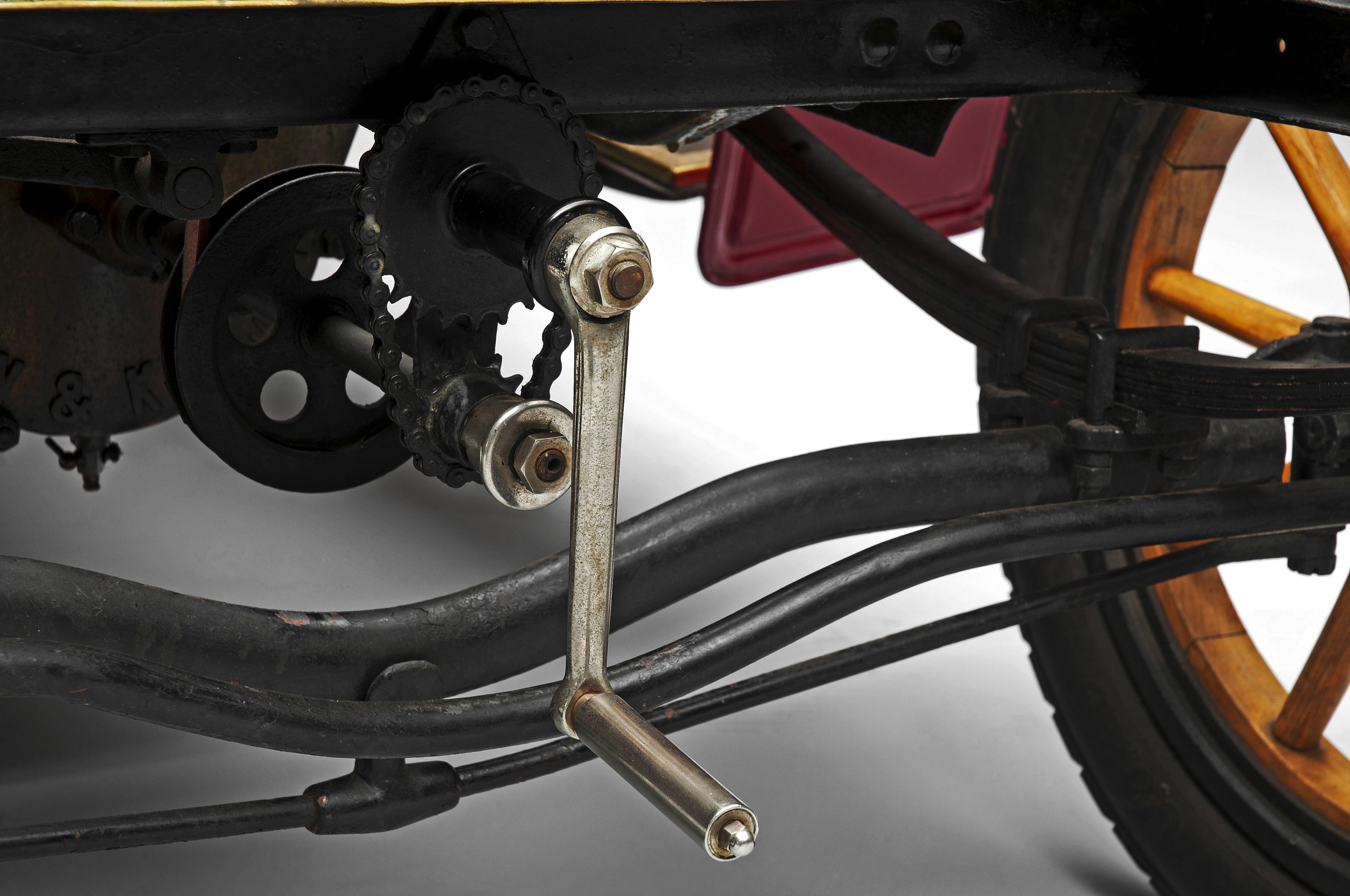 The engine was started with a hand crank, of course. - Škoda Storyboard