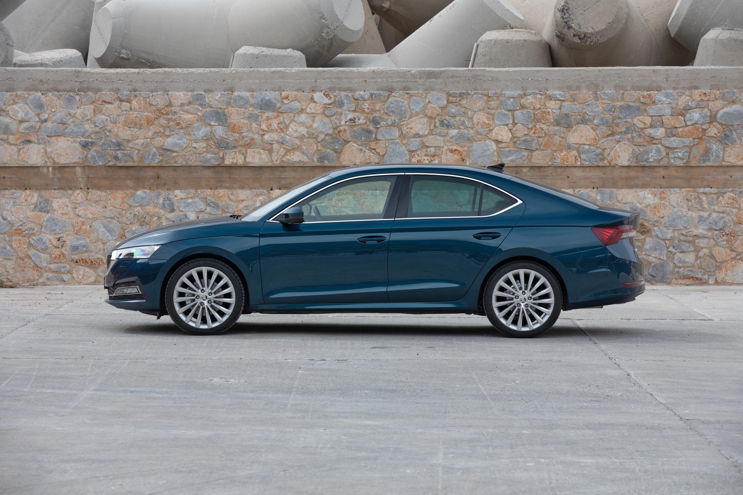 The all-new ŠKODA OCTAVIA: spacious, practical and elegant like a coupé ...