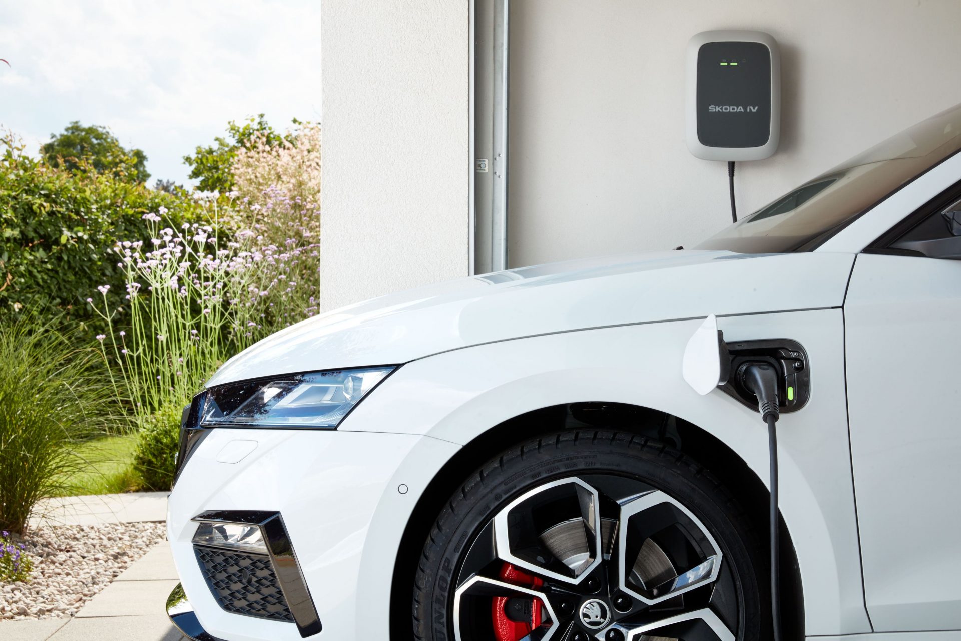 Three pillars of charging: Powerpass, wallboxes and new ideas - Škoda ...