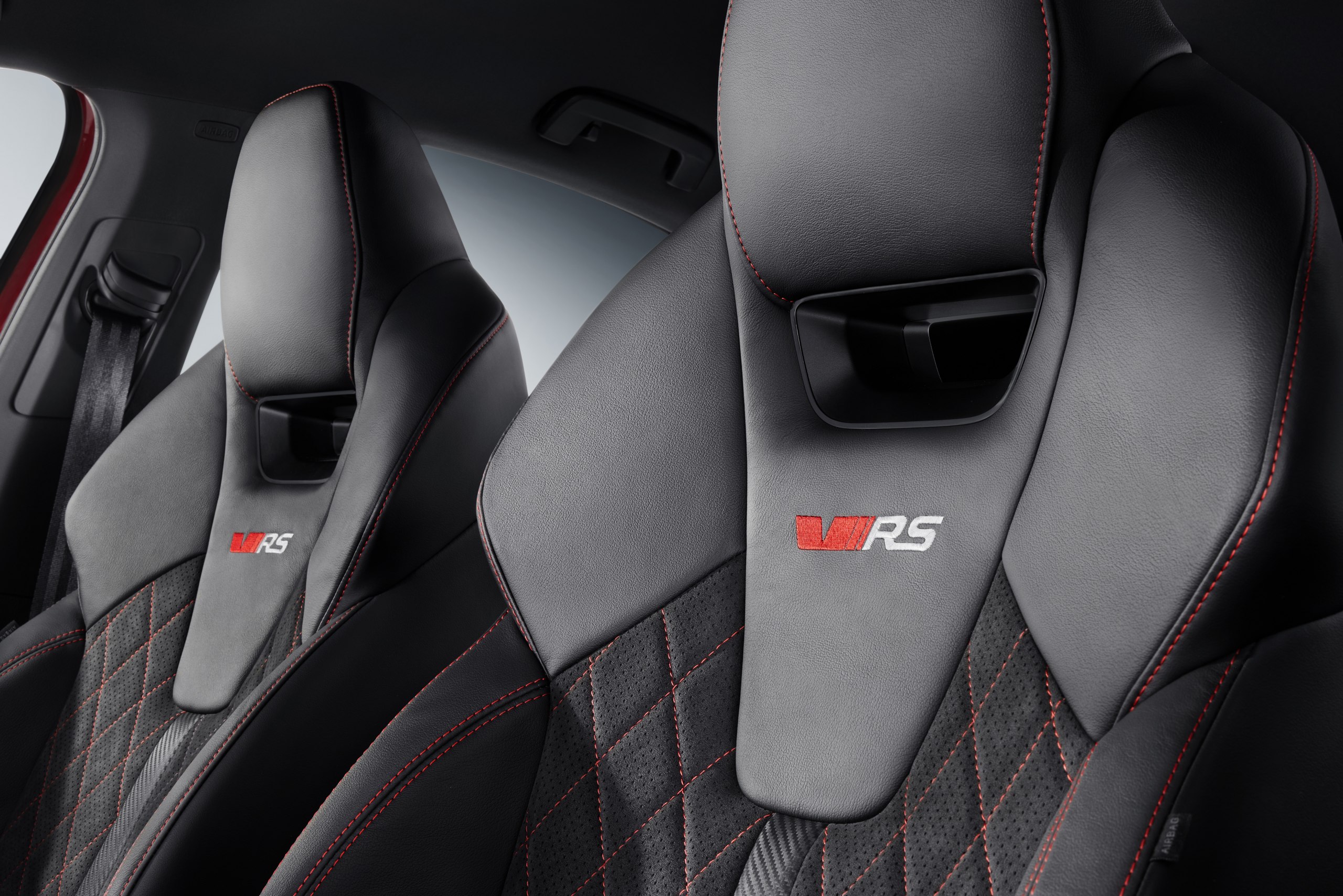 ŠKODA OCTAVIA RS: Sporty interior - Škoda Storyboard