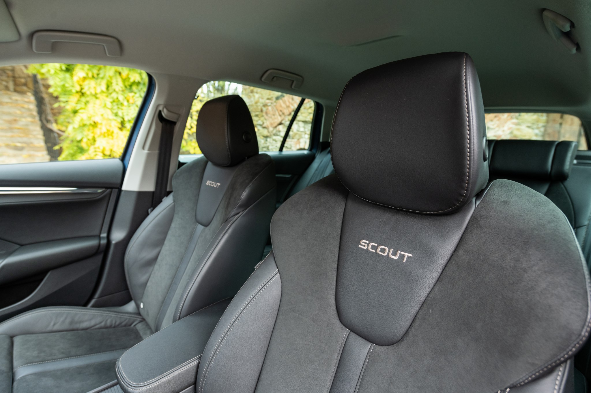 ŠKODA OCTAVIA SCOUT: Interior with exclusive visual accents - Škoda ...