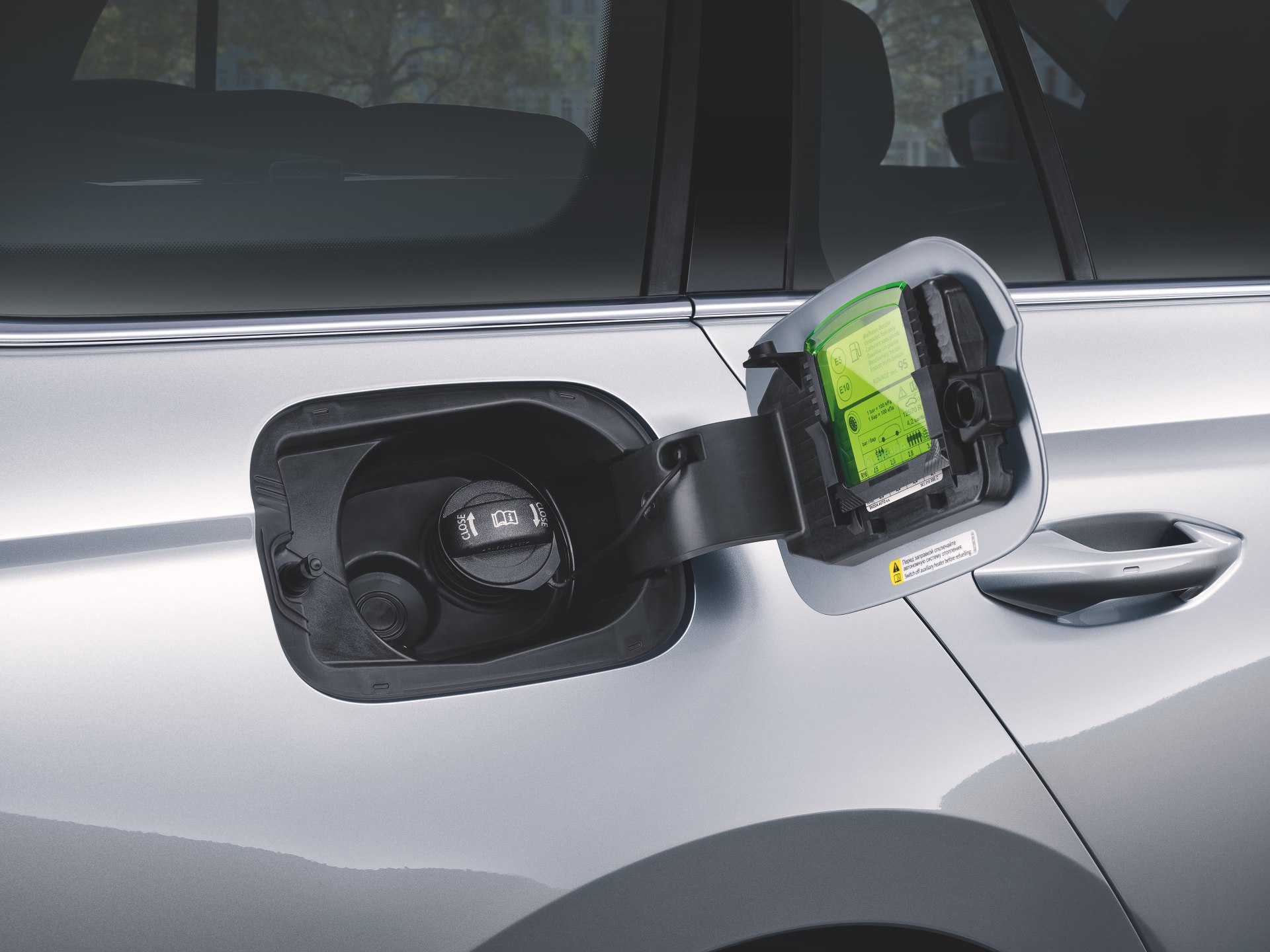 Simply Clever - an ice scraper stored in your fuel tank cap - Škoda ...