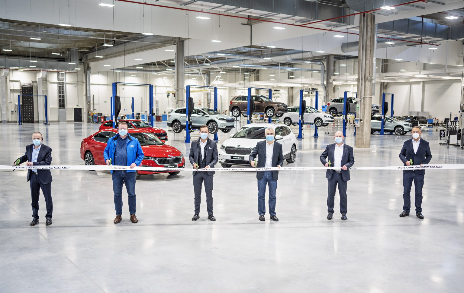 ŠKODA AUTO tests augmented reality glasses for production line ...