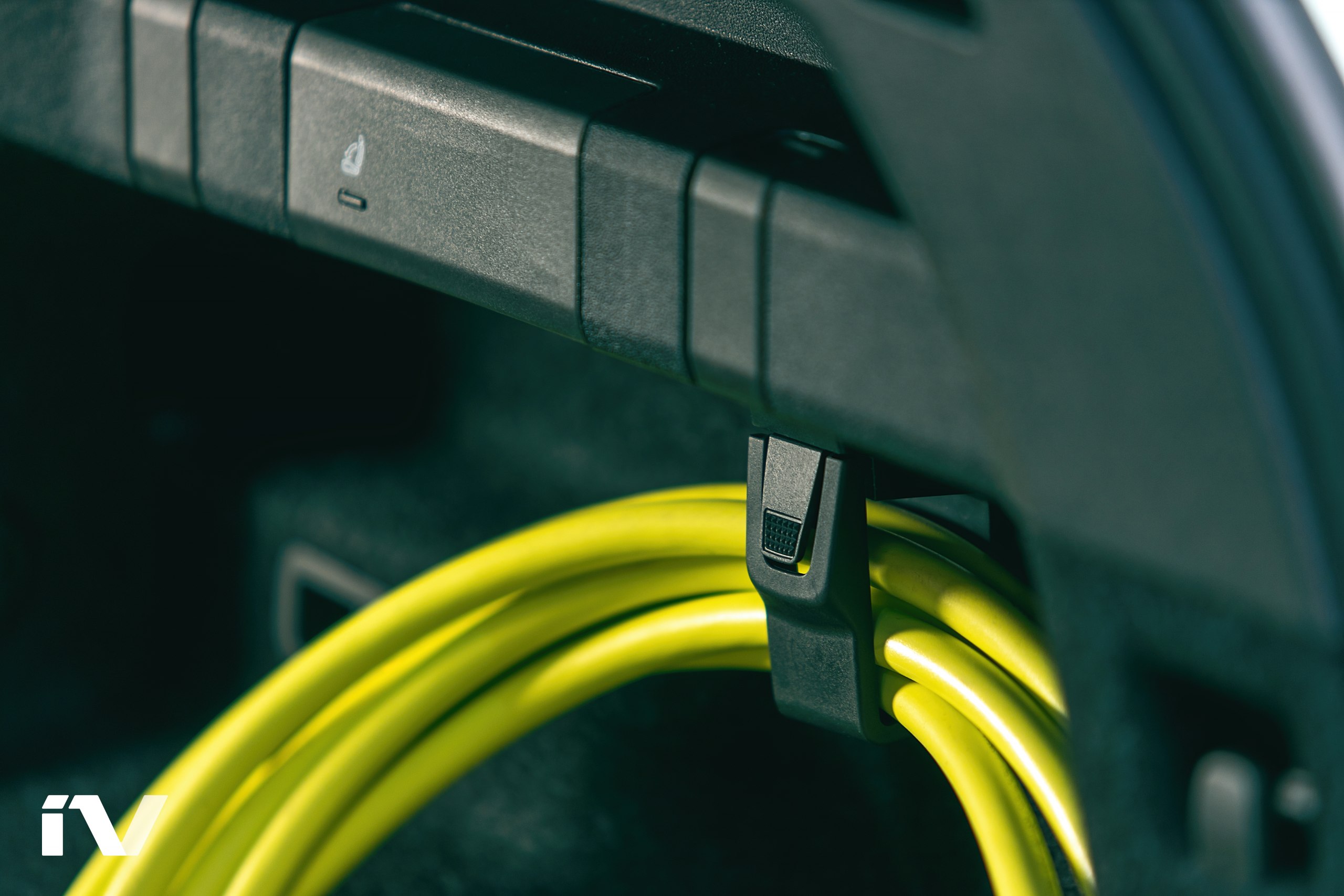 Hook for charging cable - Škoda Storyboard