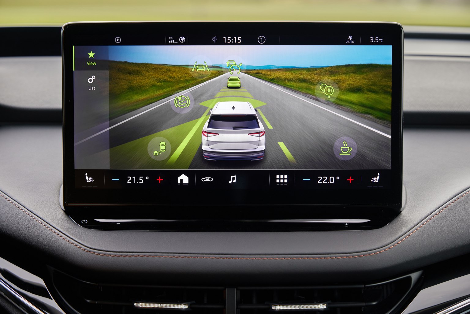Connectivity: new Digital Cockpit, 13-inch display and online services ...