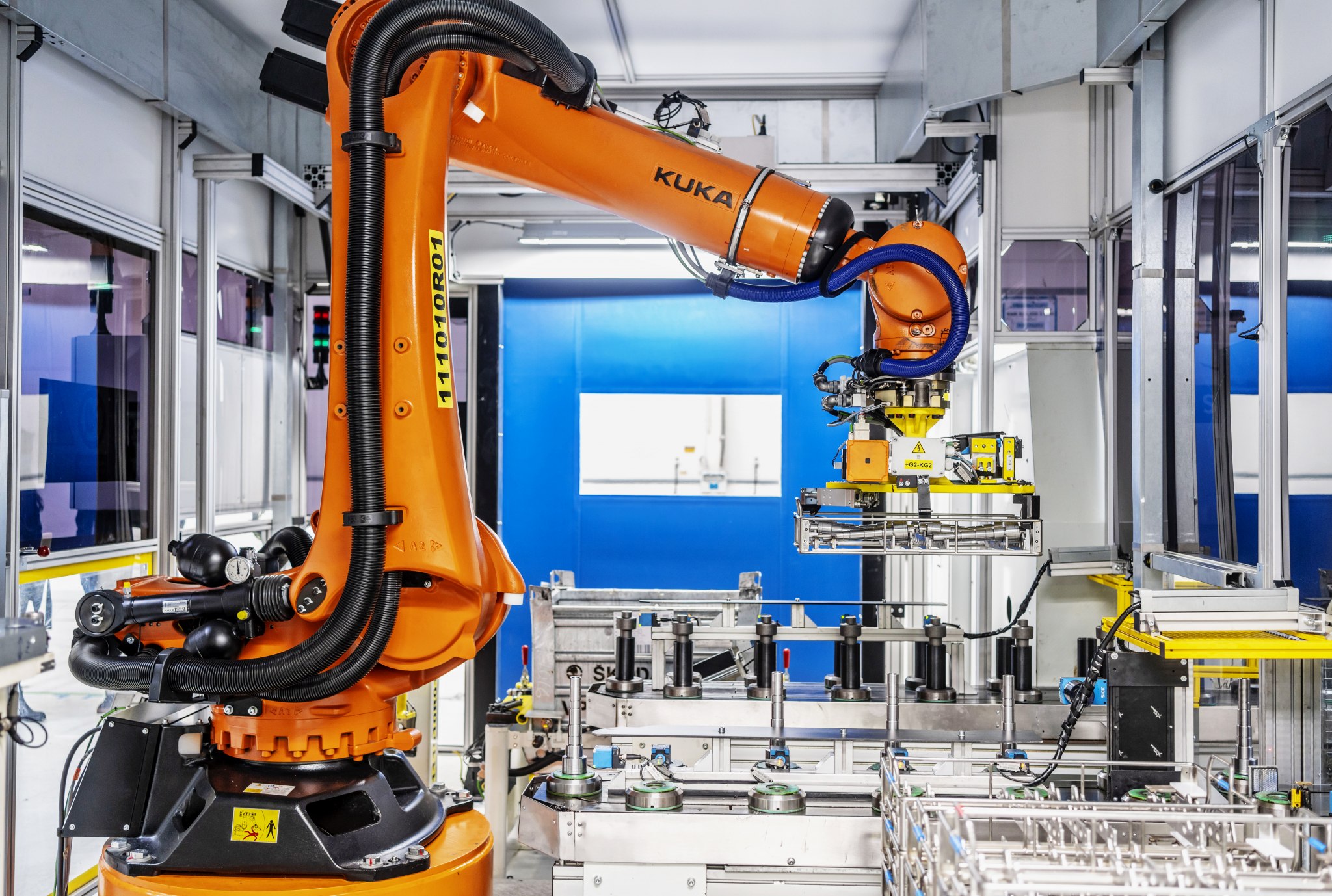 ŠKODA AUTO creates smart handling robot at its Vrchlabí plant - Škoda ...