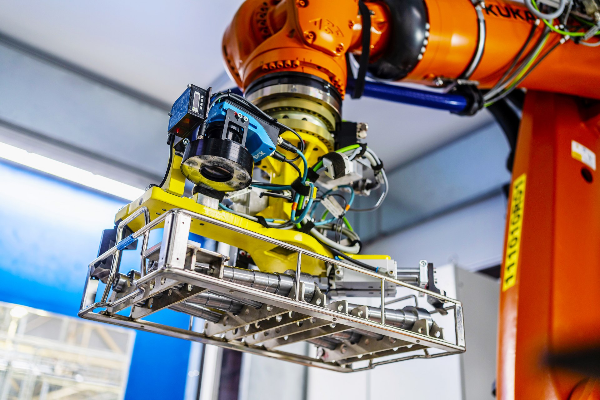 ŠKODA AUTO uses smart handling robot at its Vrchlabí plant - Škoda ...