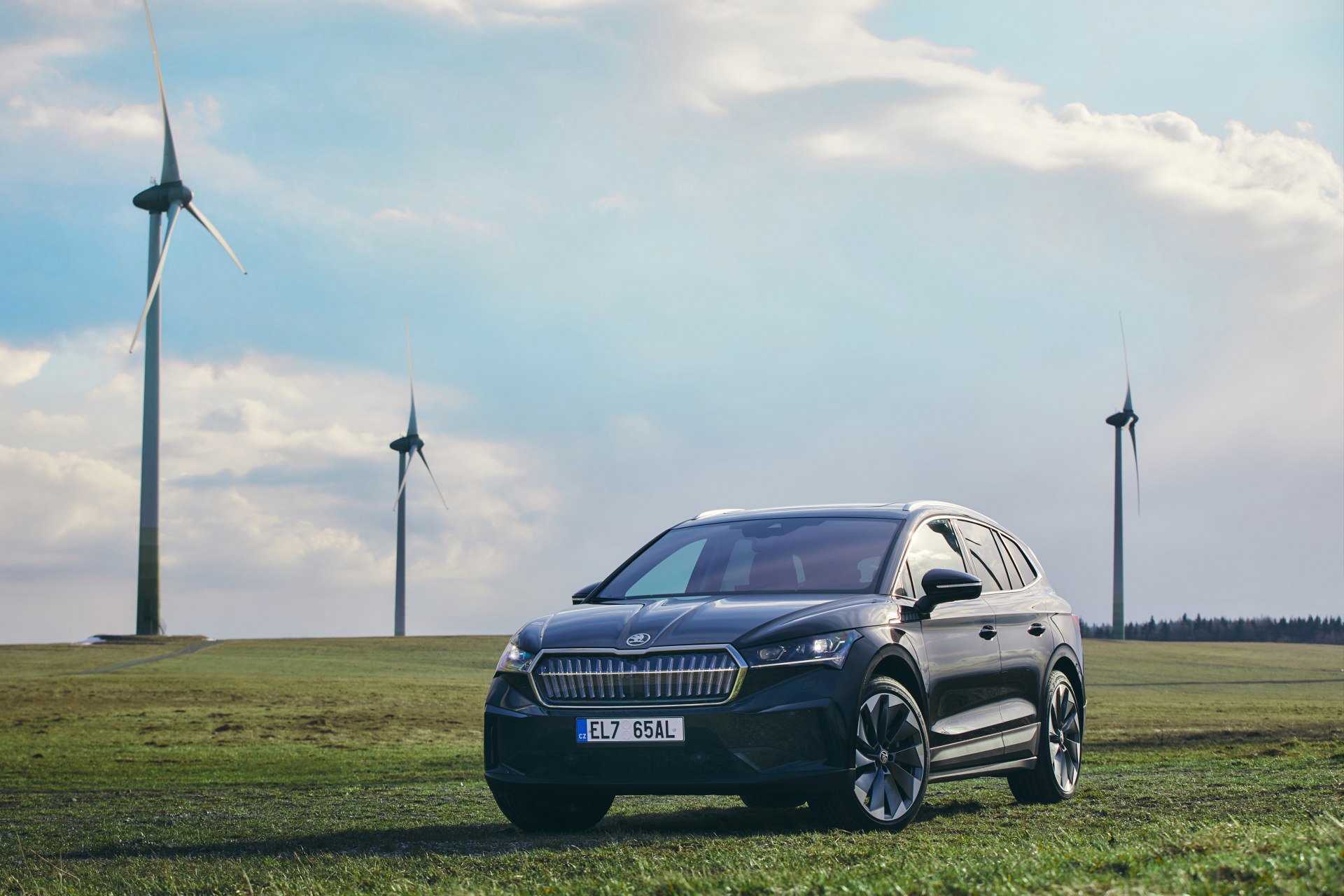 ŠKODA AUTO delivers the ENYAQ iV to customers with a carbon-neutral ...