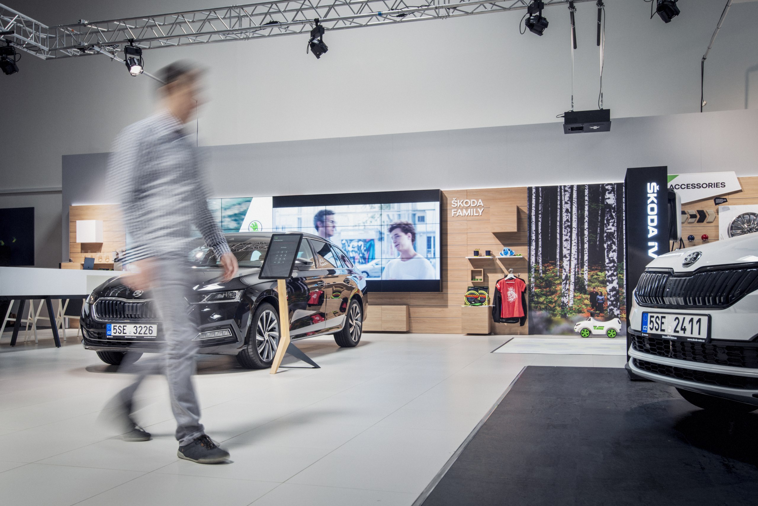 Showrooms go digital - Škoda Storyboard