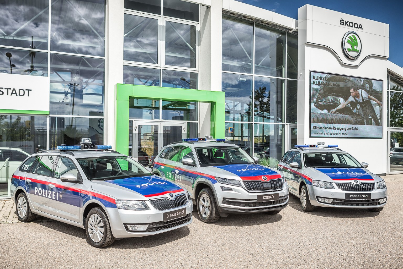 ŠKODA cars in police livery - ŠKODA Storyboard