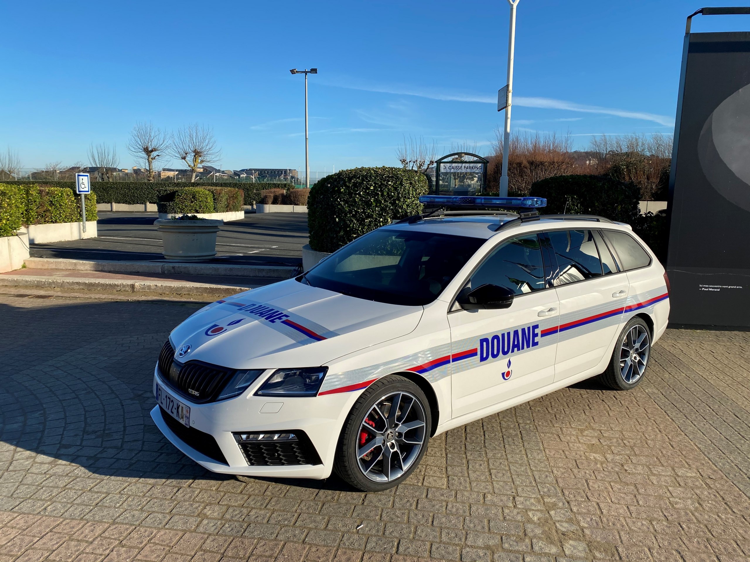 The French customs service and its ŠKODA OCTAVIA COMBI RS. - Škoda ...