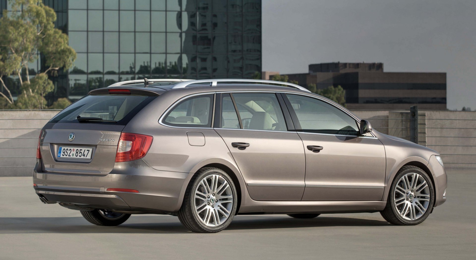 The second generation of the ŠKODA SUPERB COMBI (2009) - Škoda Storyboard