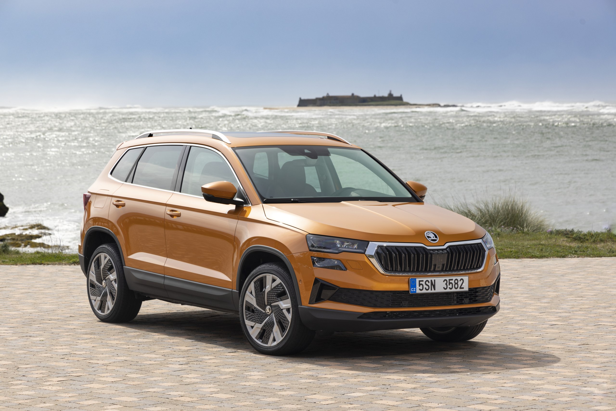 The new ŠKODA KAROQ: a more striking look with greater aerodynamics ...