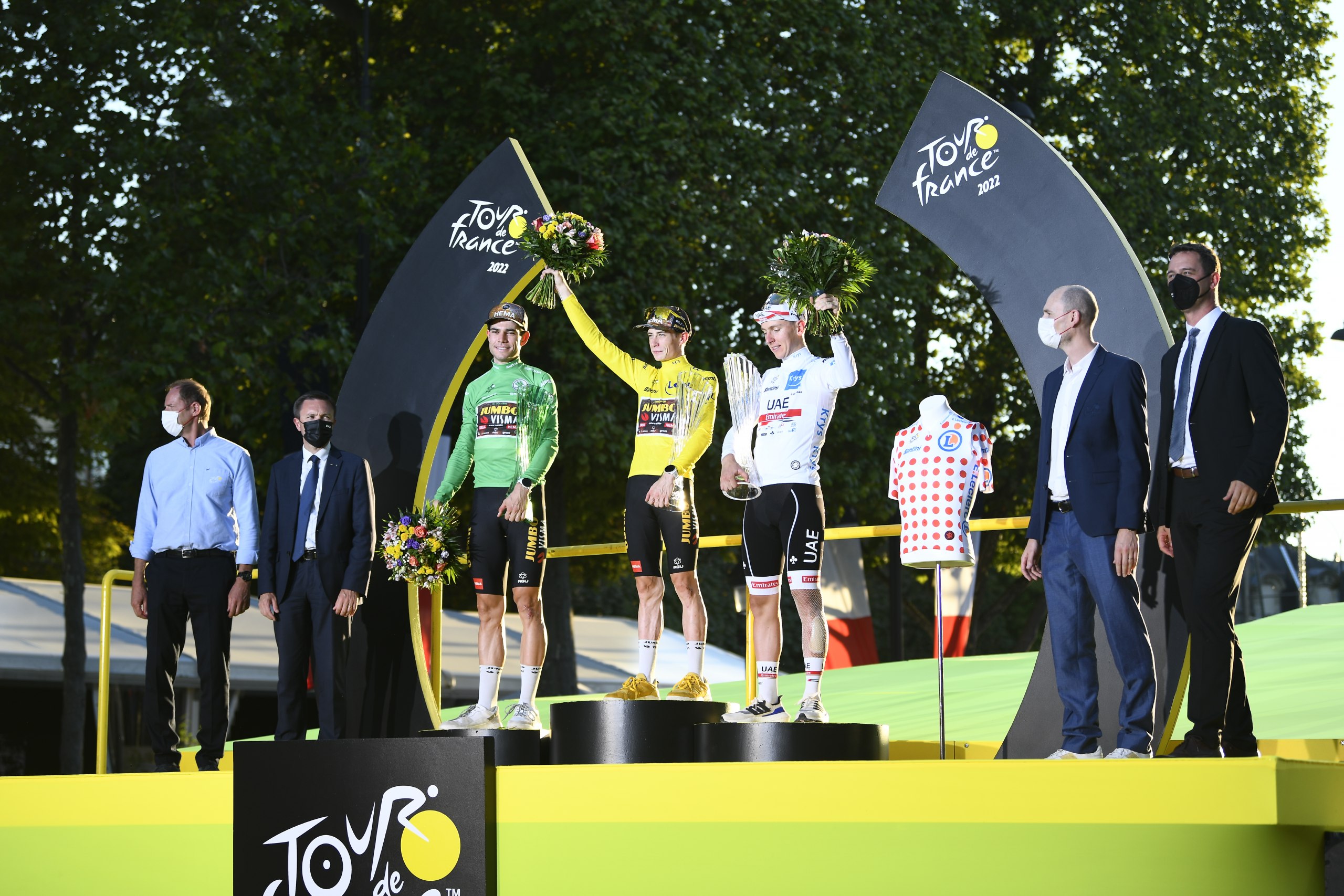 Tour de France winner Jonas Vingegaard presented with crystal glass ...