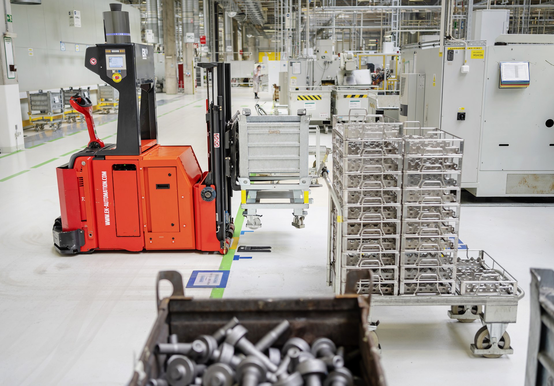 Production superheroes – modern robots help at every step - Škoda ...
