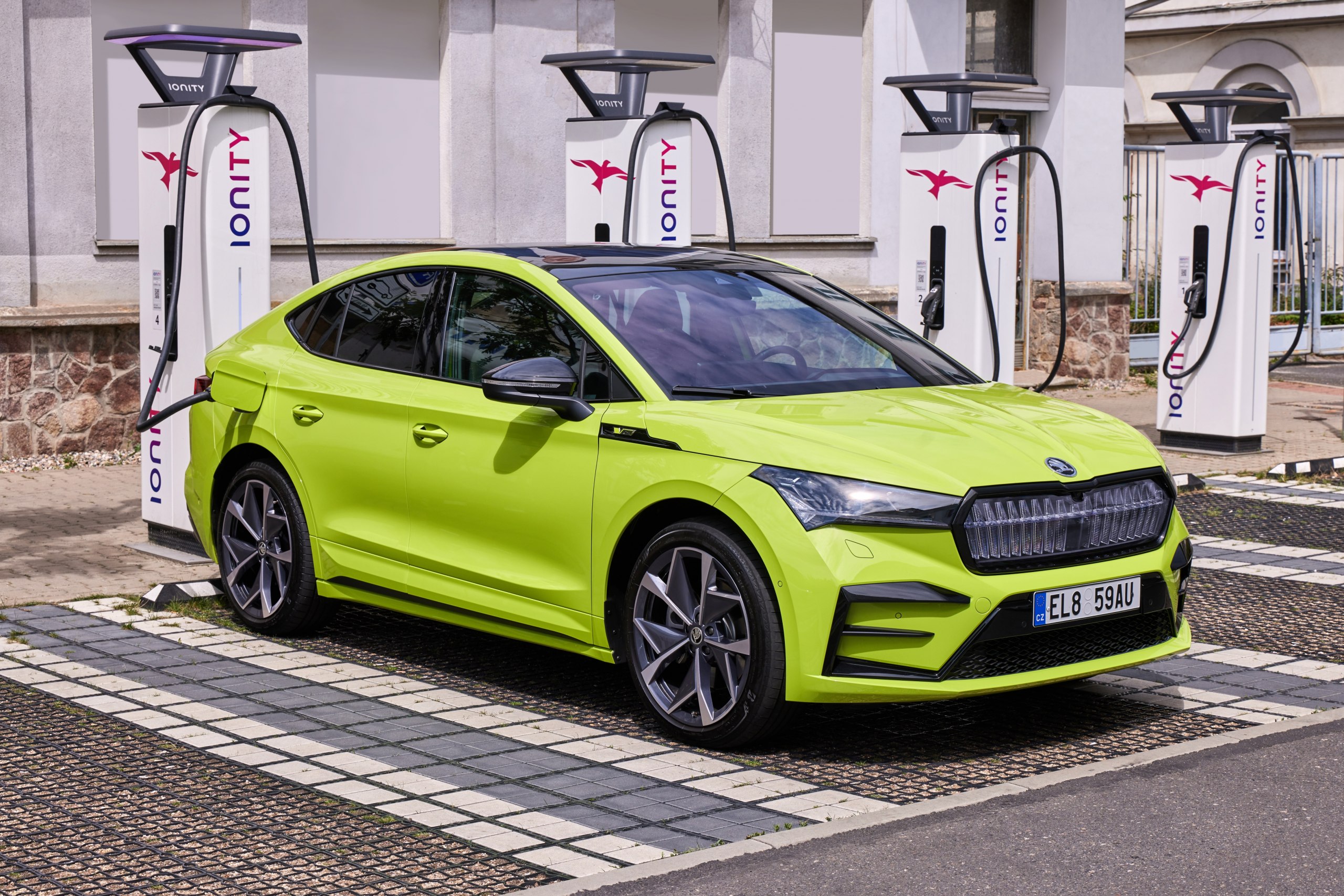 Funkce „Plug & Charge“ dostupná pro rodinu ENYAQ iV - Škoda Storyboard