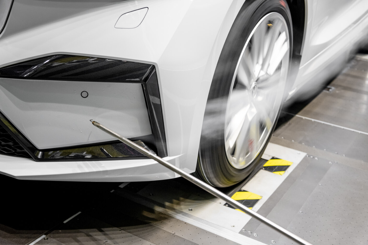 Airflow through the front wheel air-curtains - Škoda Storyboard