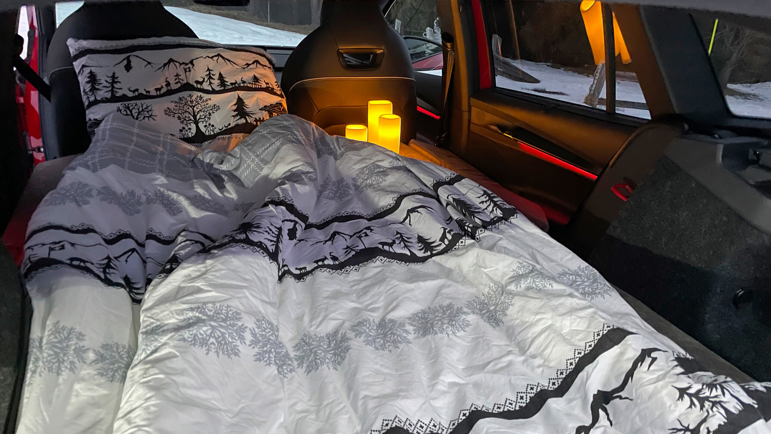 Folding down the rear seats turns the Enyaq iV into a comfortable bed ...