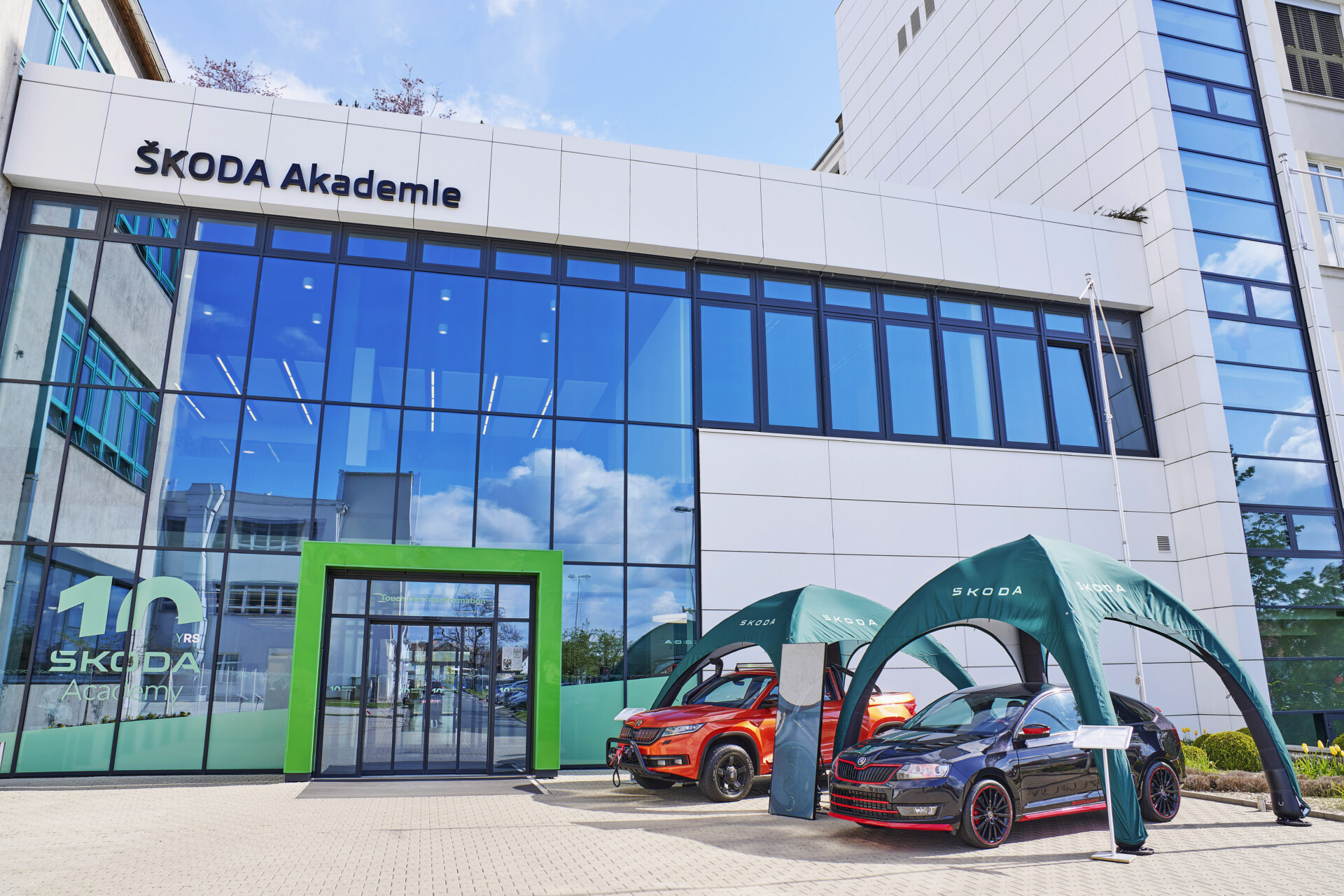 Building the car of their dreams: Ninth Škoda Student Car project ...