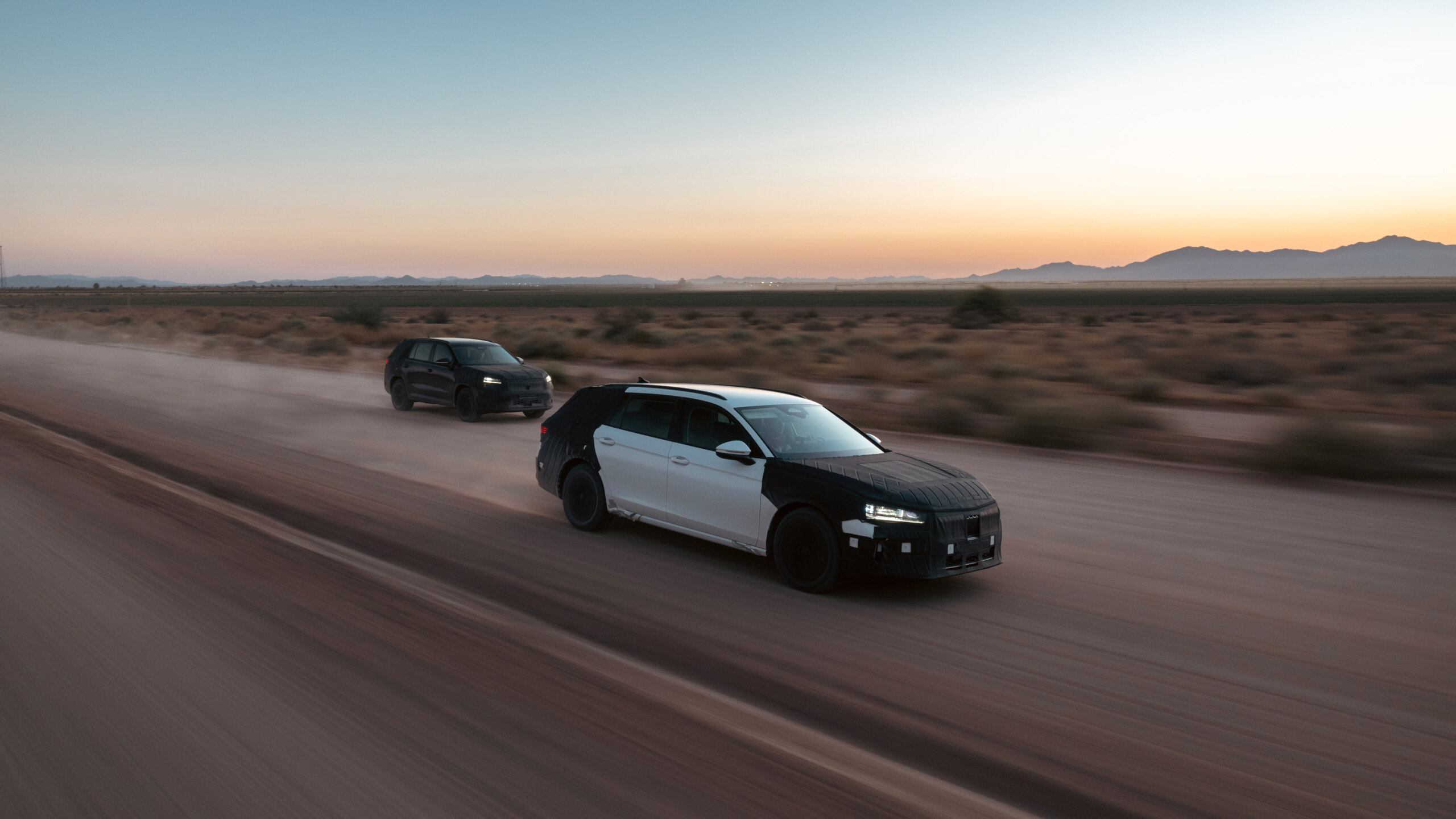 Joint testing of both models in desert conditions - Škoda Storyboard