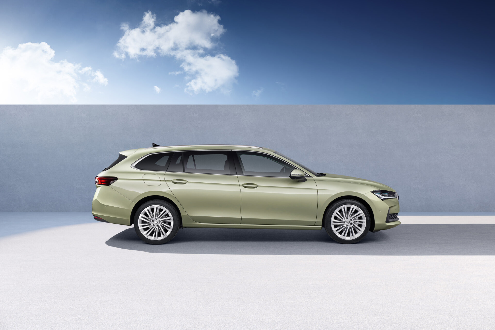 Škoda Superb: 90 years since the historic first model entered ...