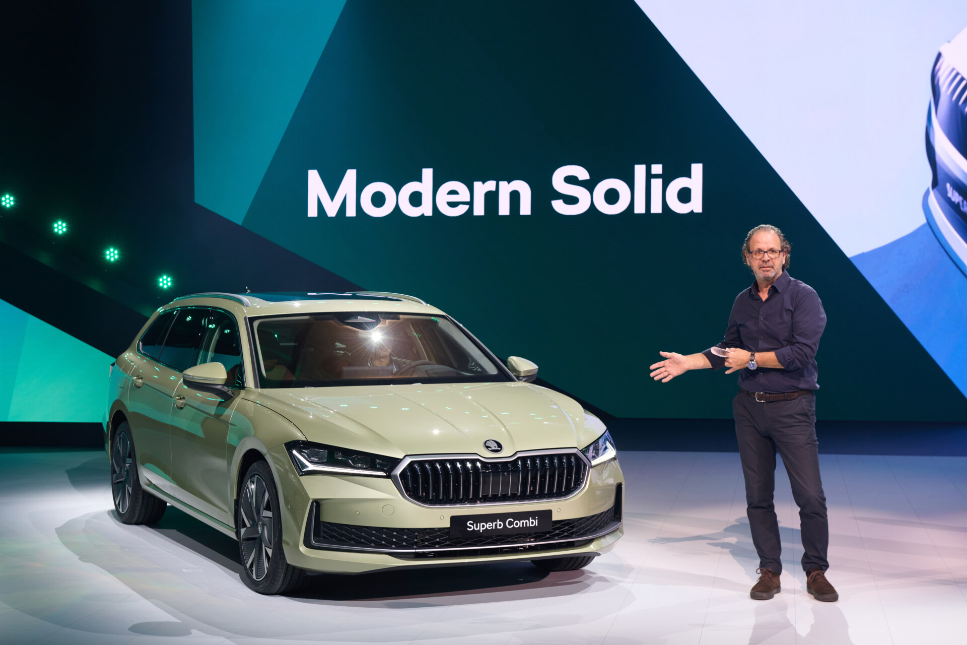 World premiere of the all-new Škoda Superb: Pictures on the Škoda ...