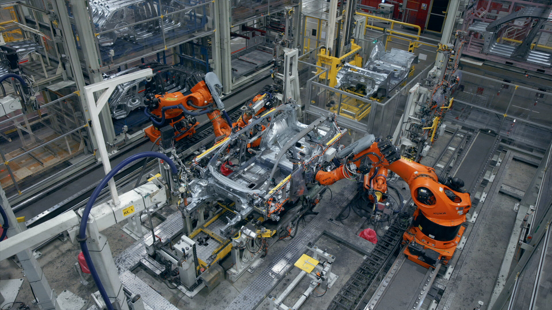 Minutes from car production: bodywork in the welding shop - Škoda ...