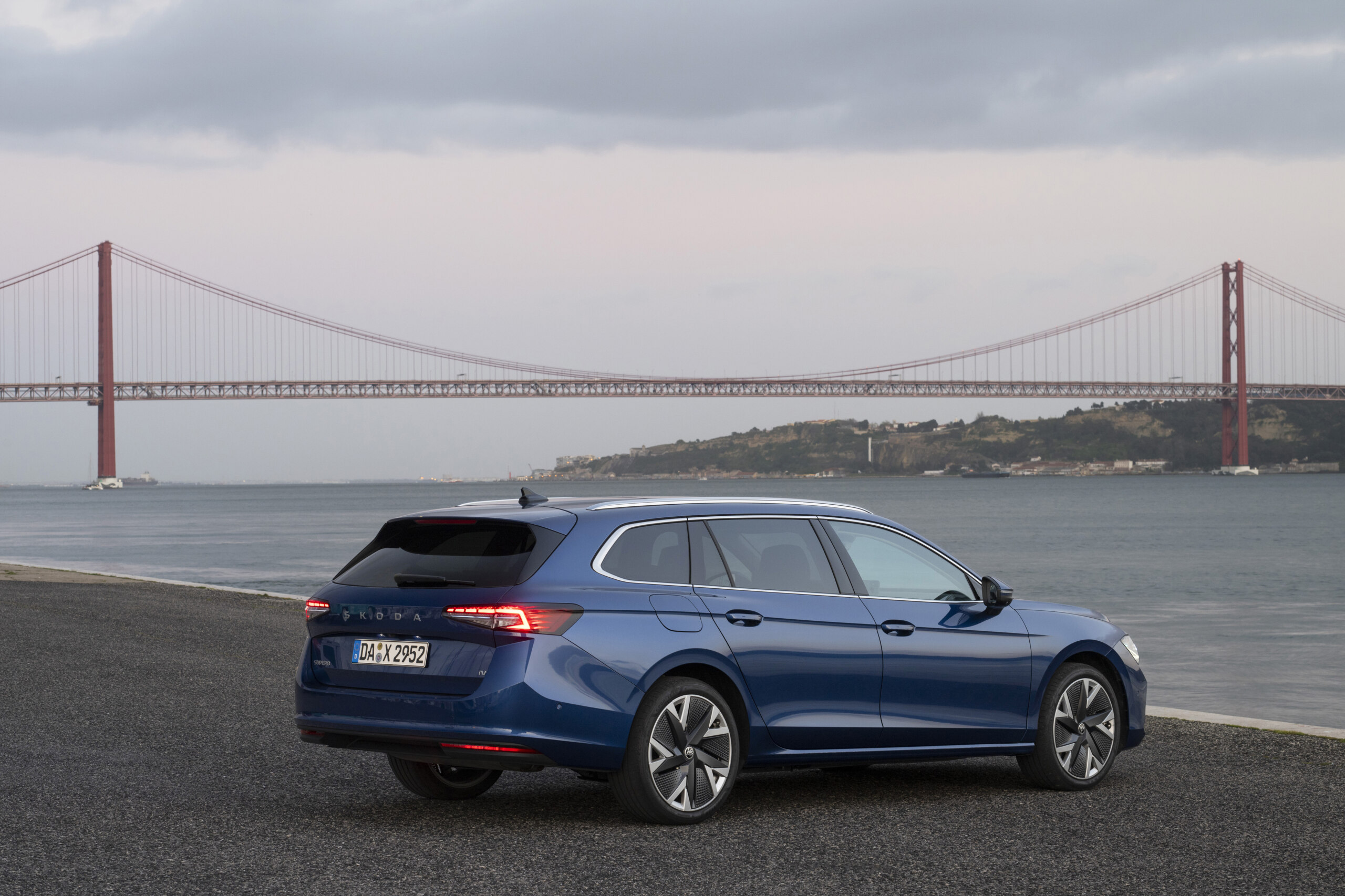 Powertrains: Debut of mild hybrid, plug-in hybrid with up to 120 ...
